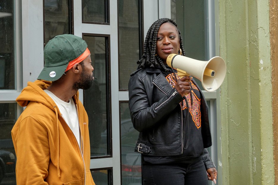 Flatbush Misdemeanors - The Chicken or the Egg (S01E03) (2021) | ČSFD.cz