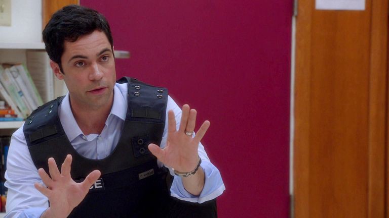 Zákon a pořádek: Útvar pro zvláštní oběti - Školní osnovy (S13E21 ...