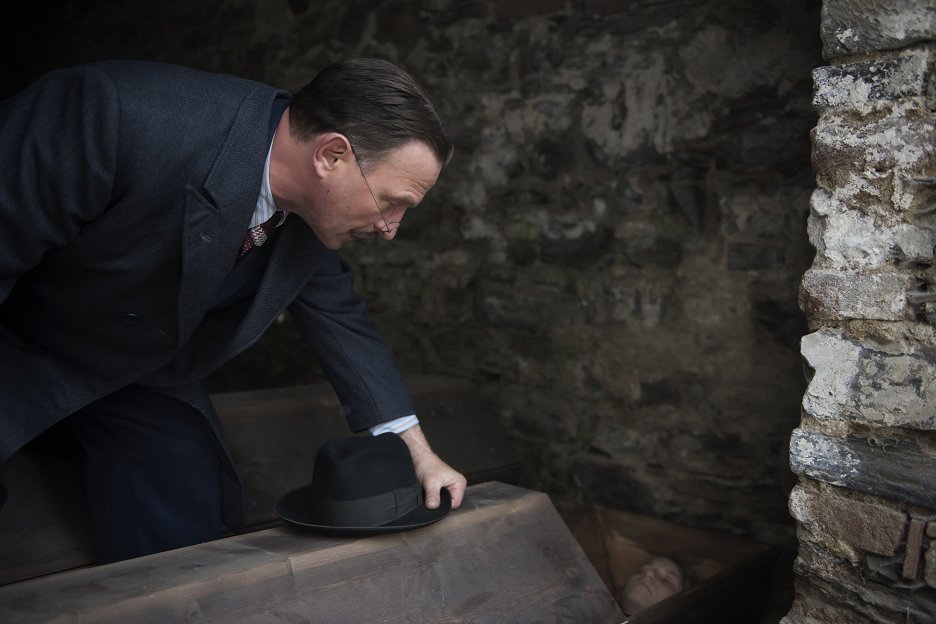 Lore - Hinterkaifeck: Ghosts in the Attic (S02E03) (2018) | ČSFD.cz