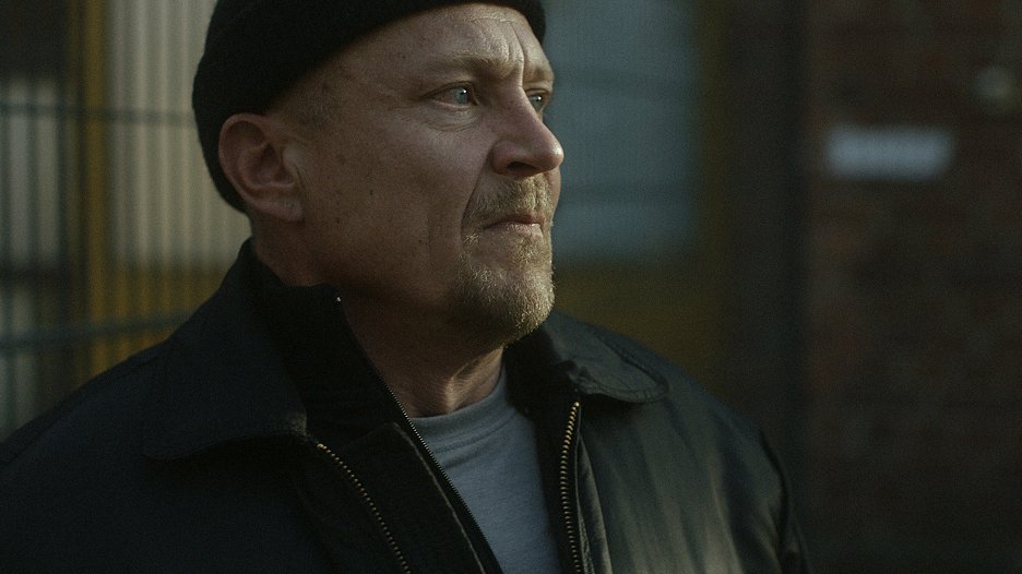 Aallonmurtaja - Tervetuloa helvettiin (S03E08) (2021) | ČSFD.cz