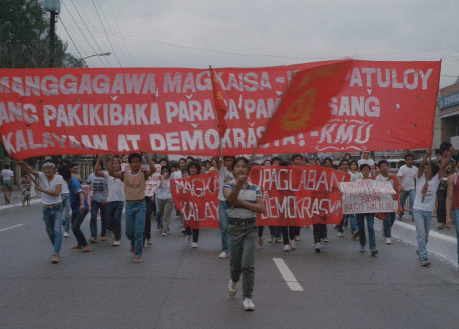 Bayan ko: Kapit sa patalim (1984) | ČSFD.cz