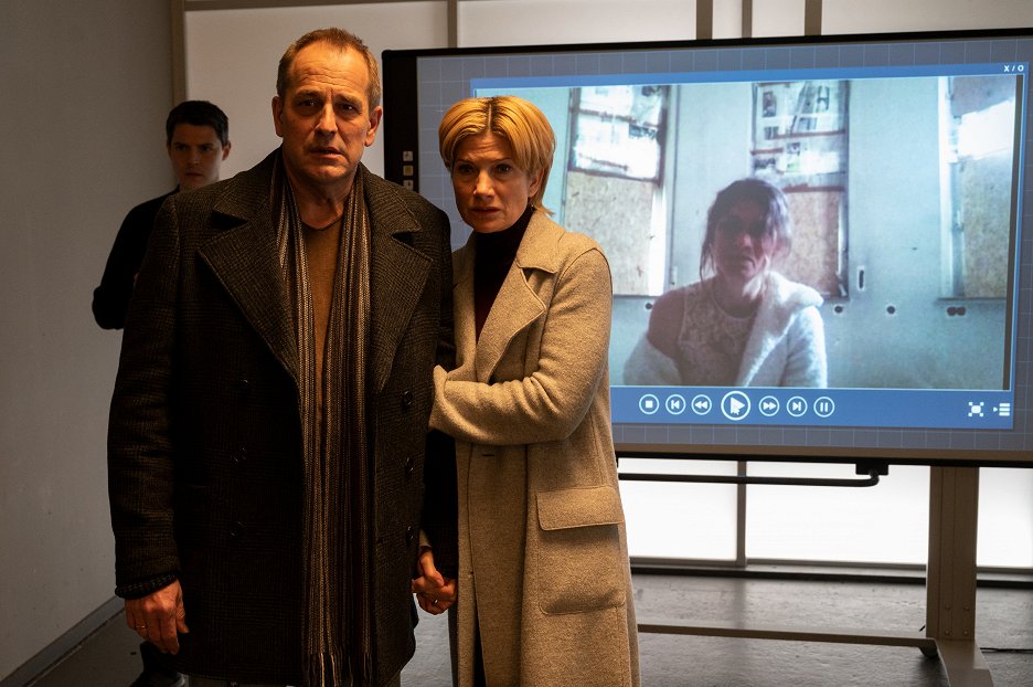 Kriminálka Stuttgart - Doppeltes Spiel (2) (S13E05) (2021) | ČSFD.cz