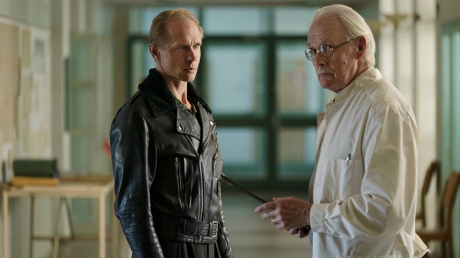 Ve stínu tajných služeb - Kaksilla korteilla (S02E04) (2021) | ČSFD.cz