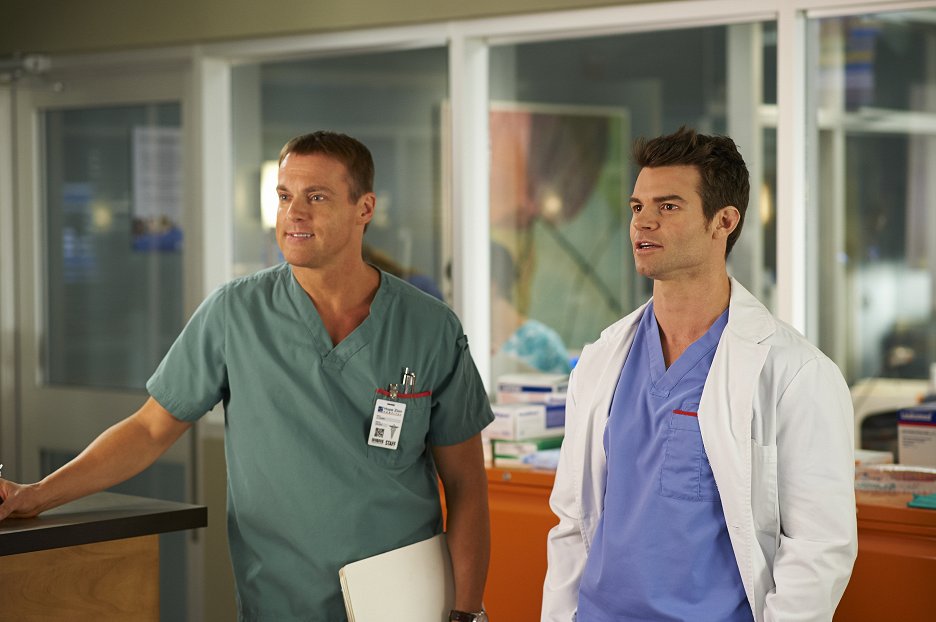 Nemocnice Hope - Twinned Lambs (S02E17) (2014) | ČSFD.cz