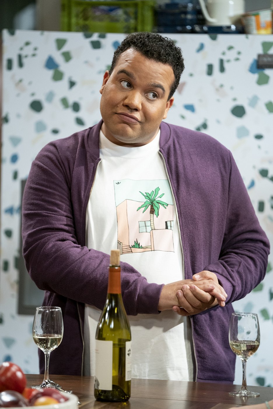 Pěkně chytré - Bacha! Je to večírek na téma Laury Dernové! (E04) (2021 ...