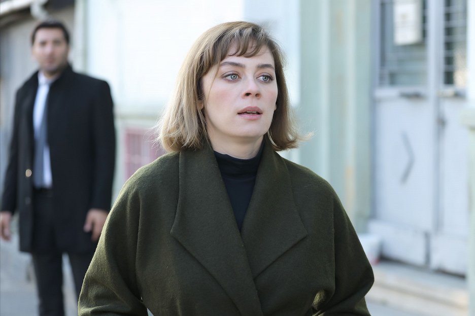 Alev Alev - Episode 15 (E15) (2021) | ČSFD.cz