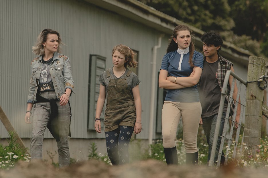 Mystic - The Outsider (S01E01) (2020) | ČSFD.cz