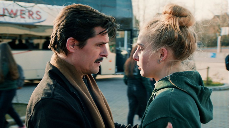 22/3: Wij Waren Daar - Ellen (E01) (2021) | ČSFD.cz