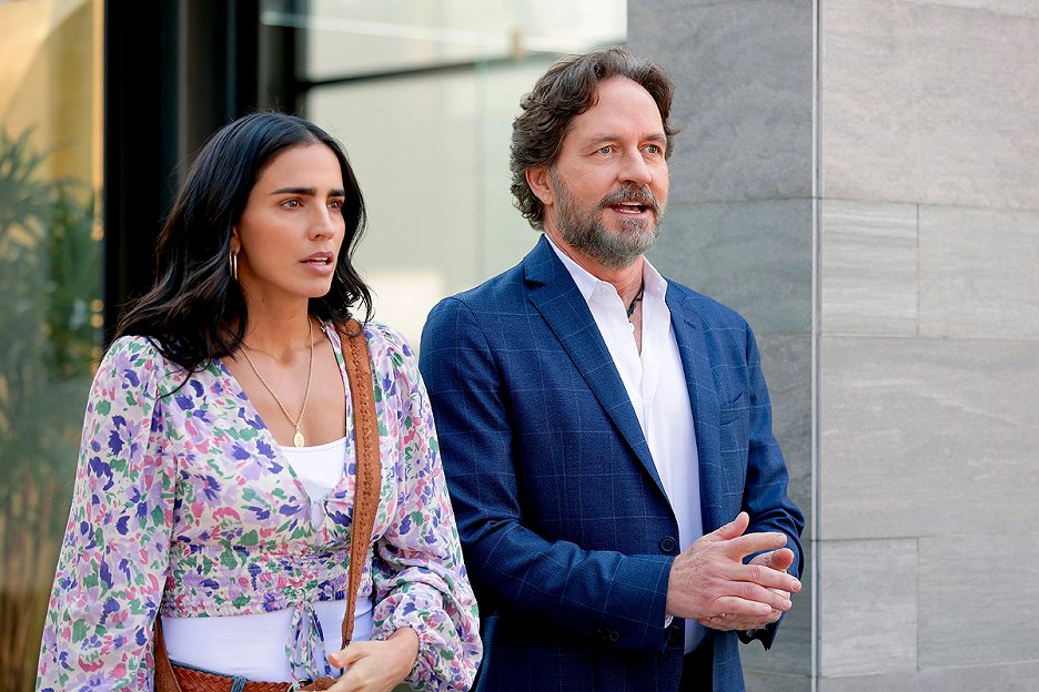 Parientes a la Fuerza (2021) | ČSFD.cz