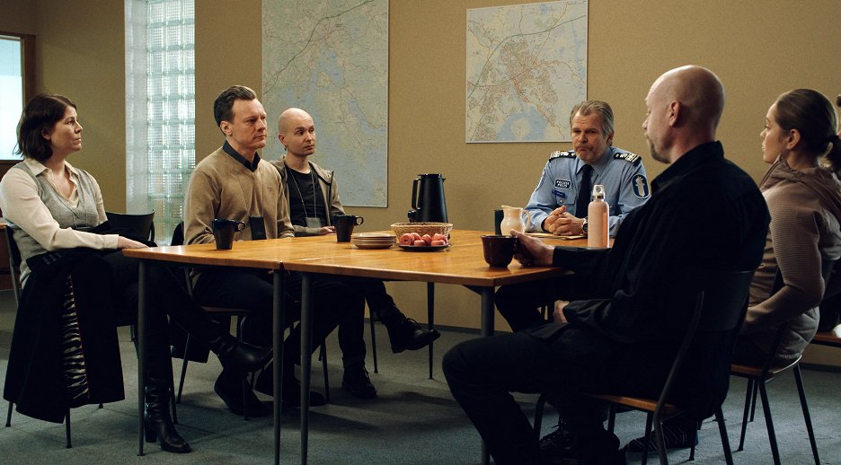 Hautalehto - Liekkejä lumessa (S01E06) (2022) | ČSFD.cz