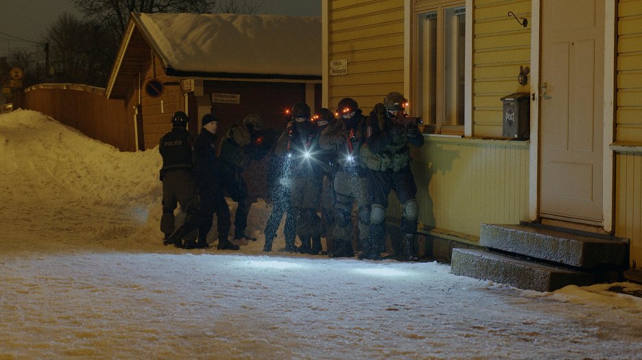 Hautalehto - Liekkejä lumessa (S01E06) (2022) | ČSFD.cz