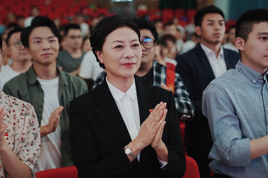 Warm Bridge (2021) | ČSFD.cz