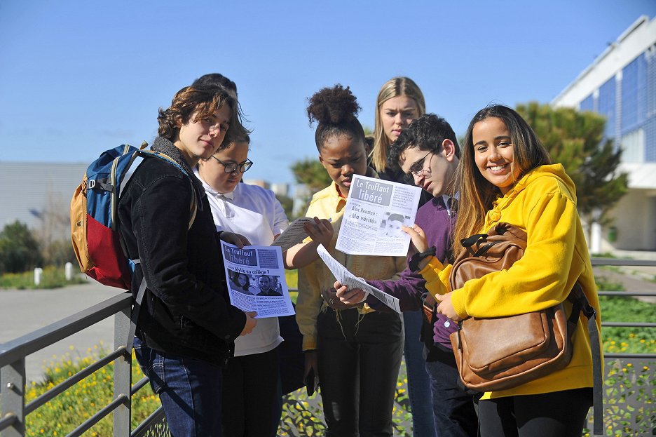 ASKIP, le collège se la raconte (2020) | Galerie - Ze seriálu | ČSFD.cz