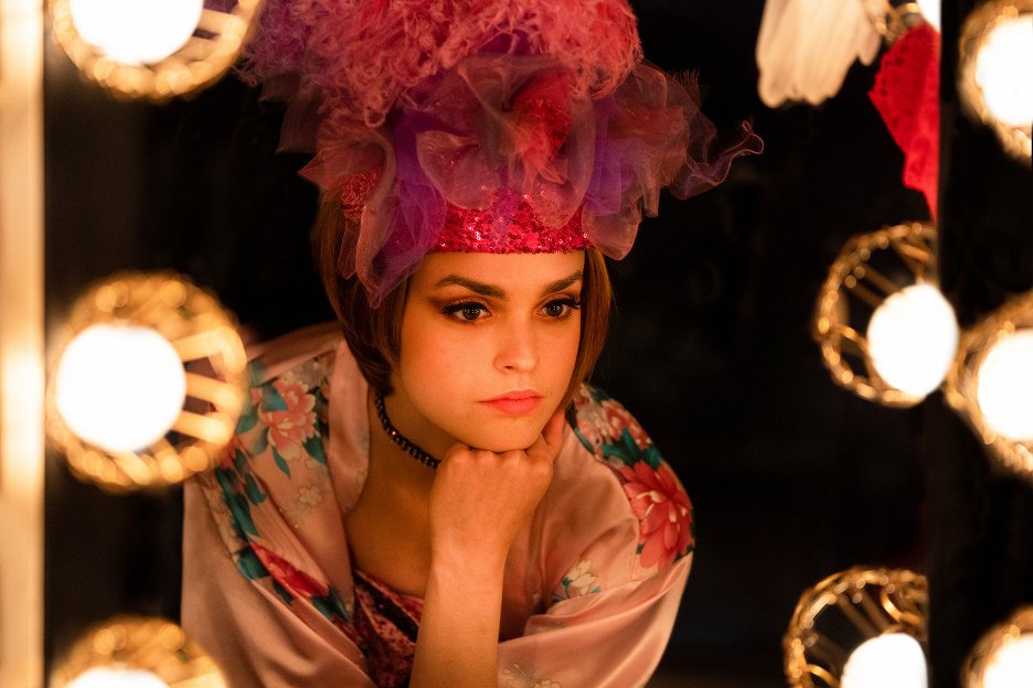 Der Palast - Episode 1 (S01E01) (2021) | ČSFD.cz