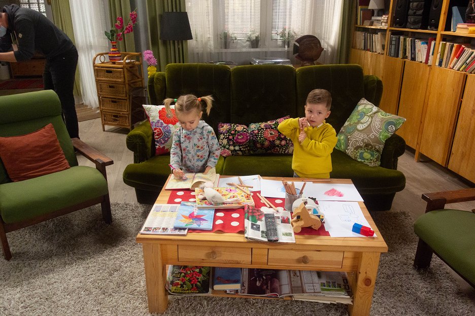 Susedia - Kosti (S10E02) (2022) | ČSFD.cz