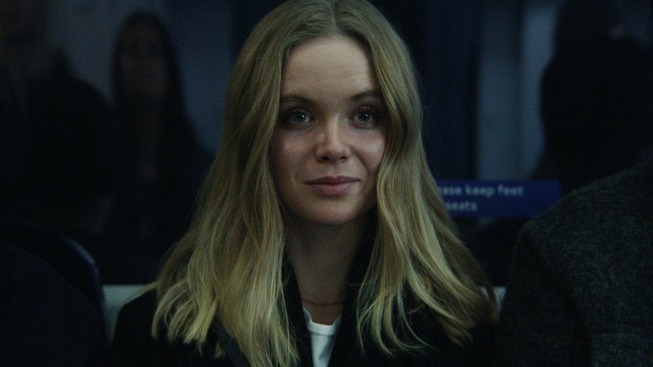 Threesome - The Beauty and the Shittyness of Love (E06) (2021) | ČSFD.cz