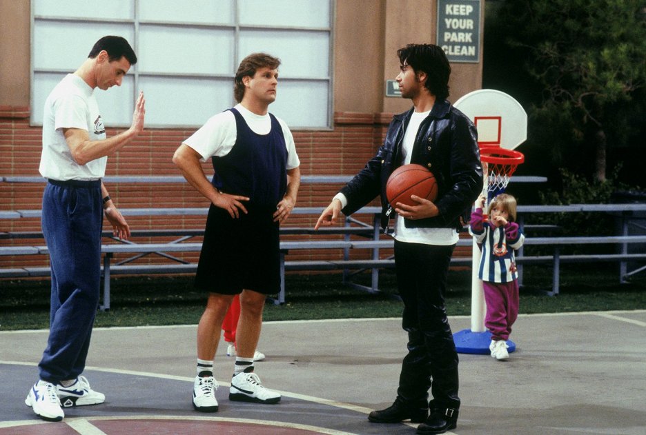 Plný dům - Štastné místo (S08E16) (1995) | ČSFD.cz