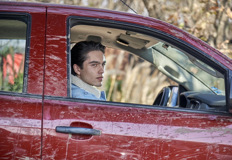 Zpívající rebelové - Vítejte všichni (S01E01) (2022) | ČSFD.cz