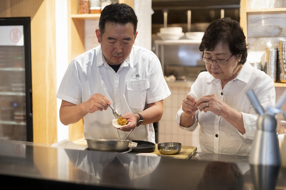 Take Out - Korean American Dream (E06) (2022) | ČSFD.cz