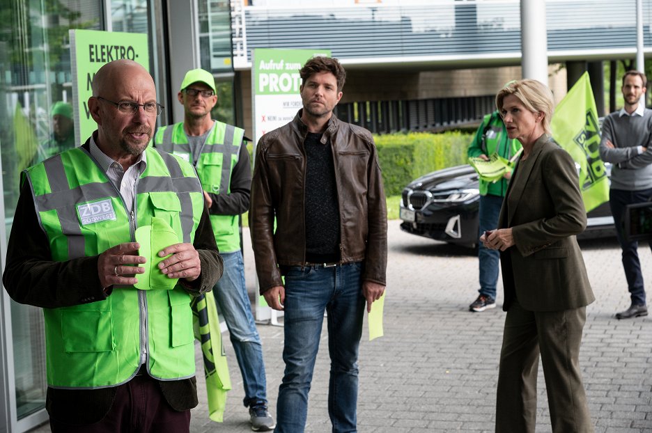 Kriminálka Stuttgart - Unter Strom (S13E24) (2022) | ČSFD.cz