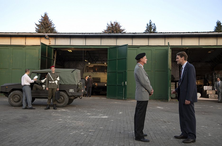 ZERV - Zeit der Abrechnung - In Deckung (E02) (2022) | ČSFD.cz