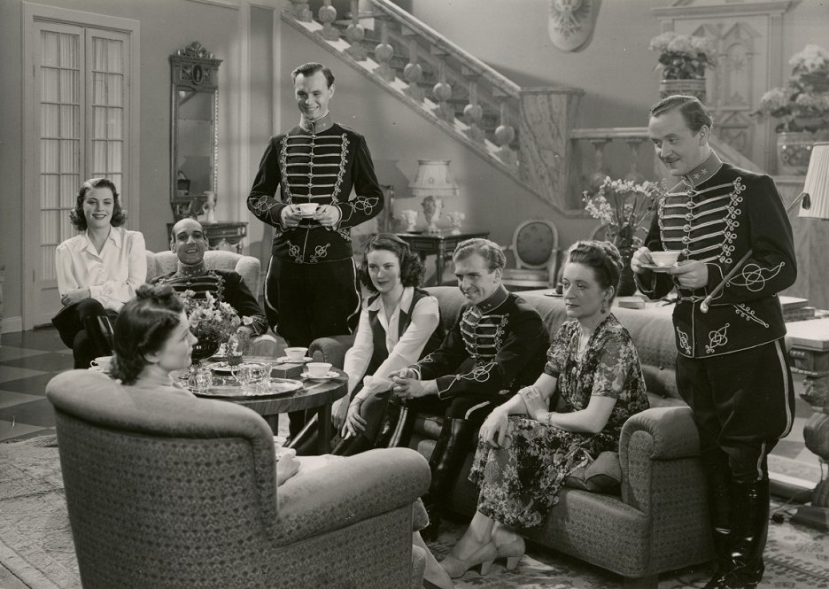 Löjtnantshjärtan (1942) | ČSFD.cz