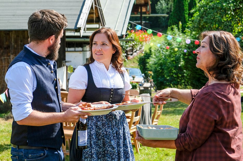 Lena Lorenz - Mutterliebe (S08E04) (2022) | ČSFD.cz