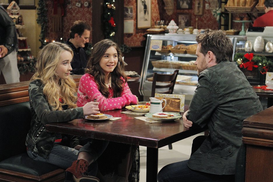 Riley ve velkém světě - Girl Meets Home for the Holidays (S01E16) (2014 ...