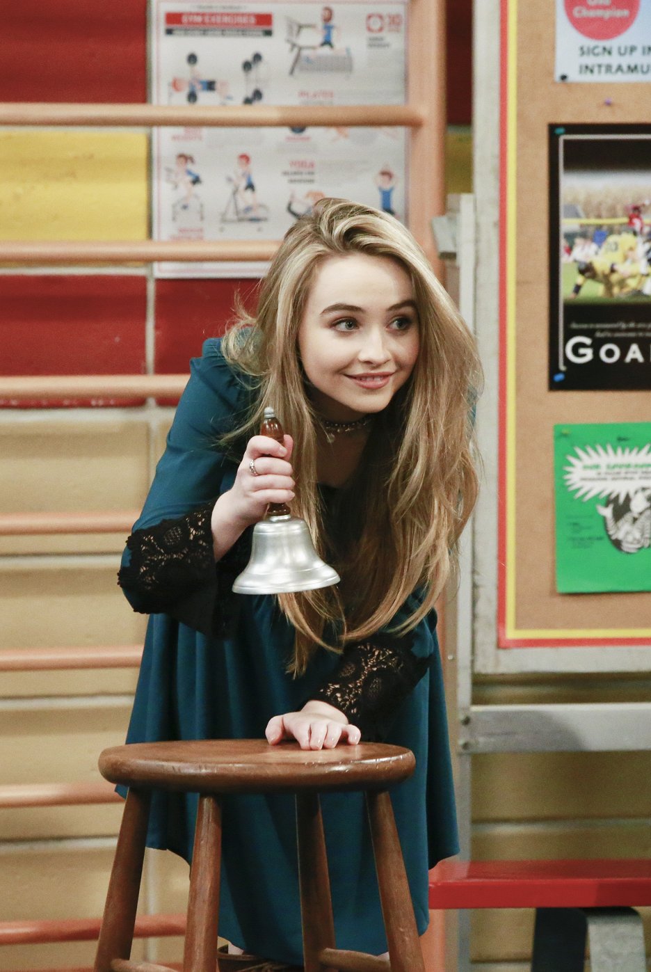 Riley ve velkém světě - Girl Meets Rah Rah (S02E19) (2015) | ČSFD.cz