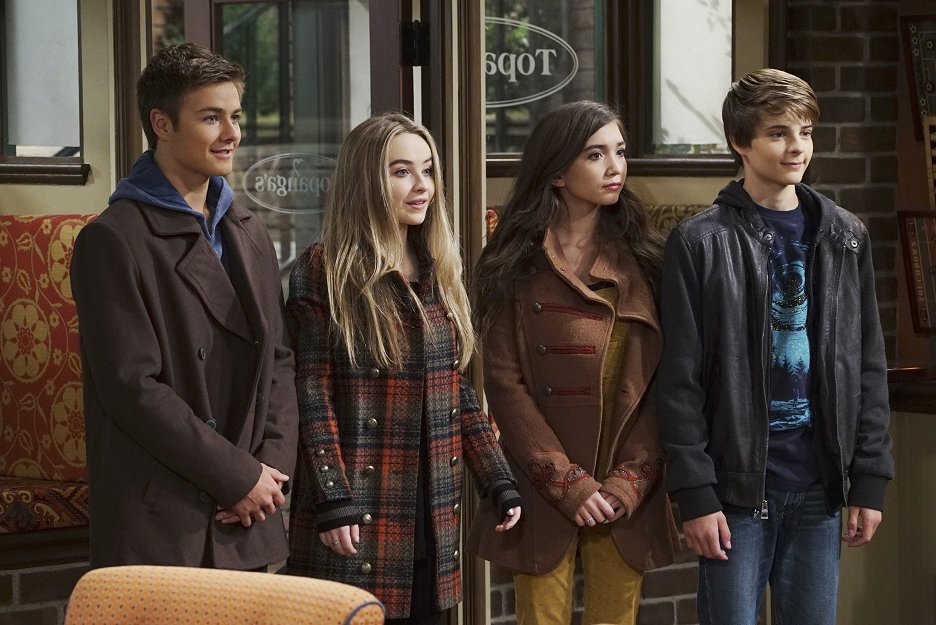 Riley ve velkém světě - Girl Meets Money (S02E27) (2016) | ČSFD.cz