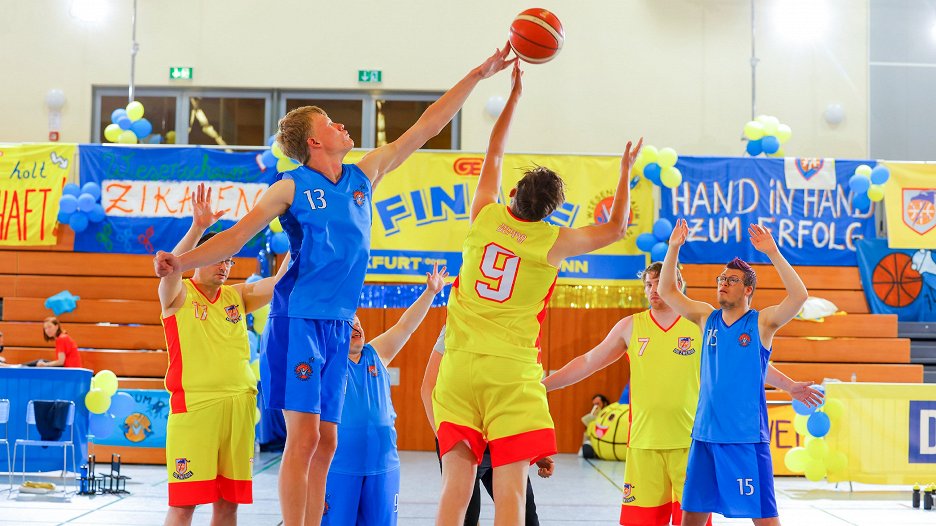 Simon Rupp | Galerie - Z filmu | ČSFD.cz