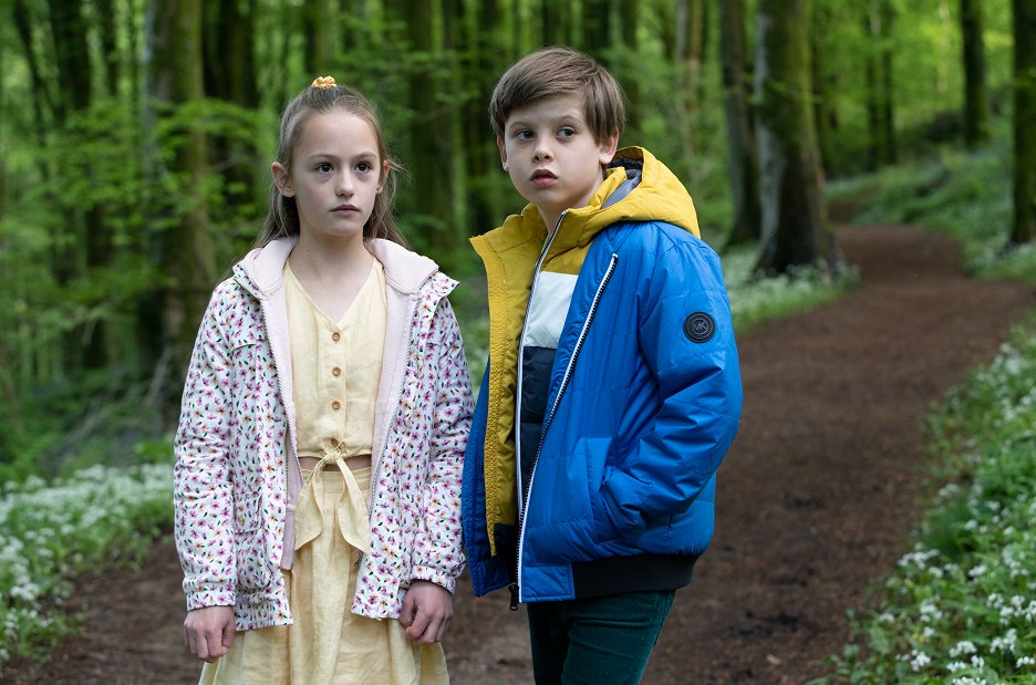 Hollington Drive - Episode 1 (E01) (2021) | ČSFD.cz