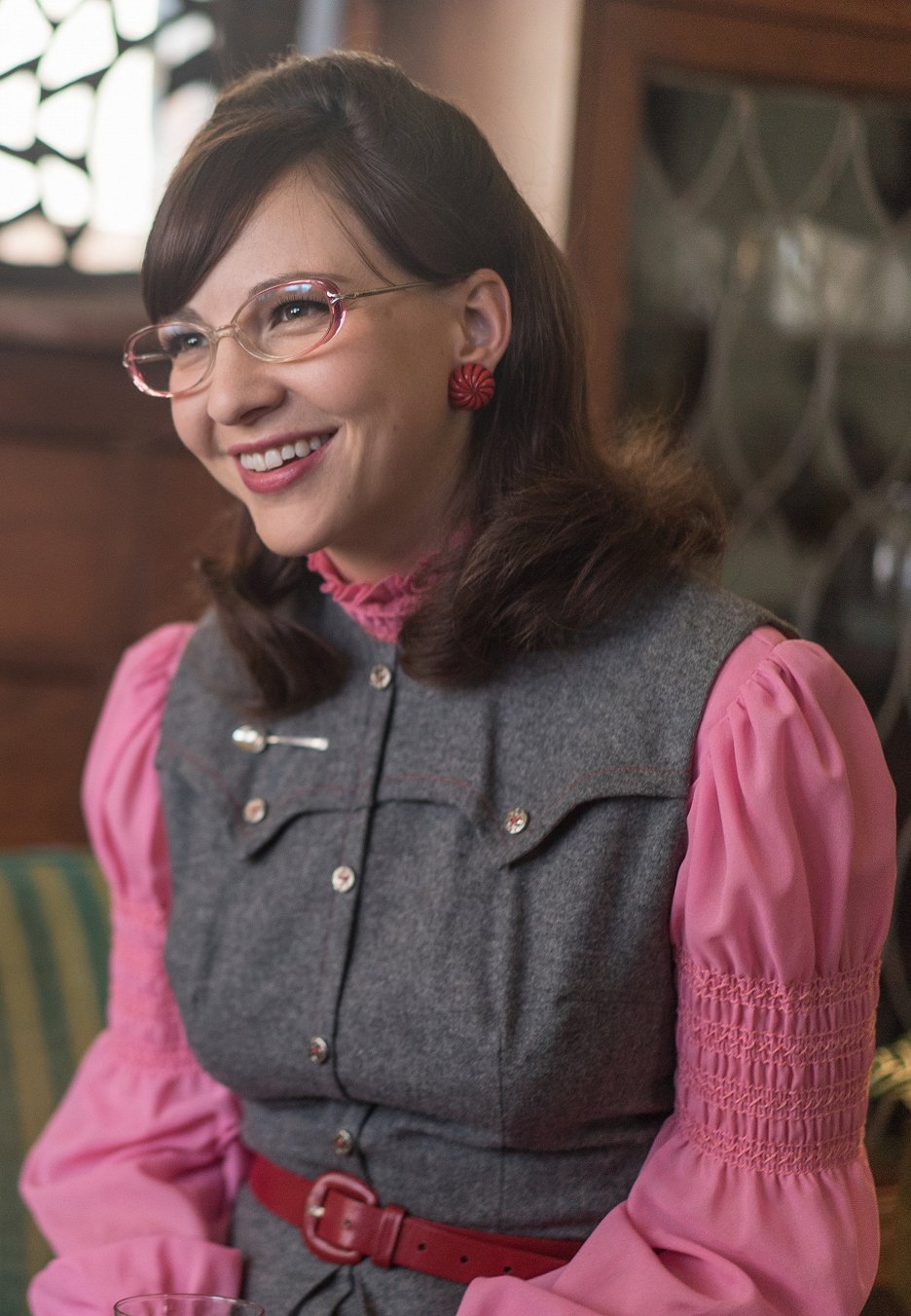 Good Girls Revolt - The Year-Ender (E05) (2016) | ČSFD.cz