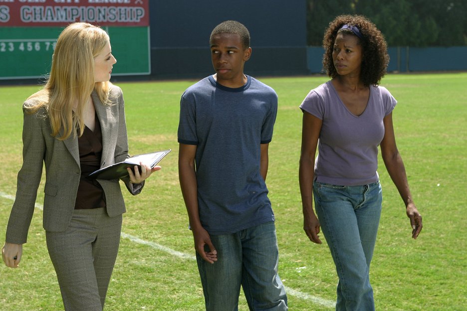 Zločiny ze sousedství - Vražda při baseballu (S01E10) (2005) | ČSFD.cz