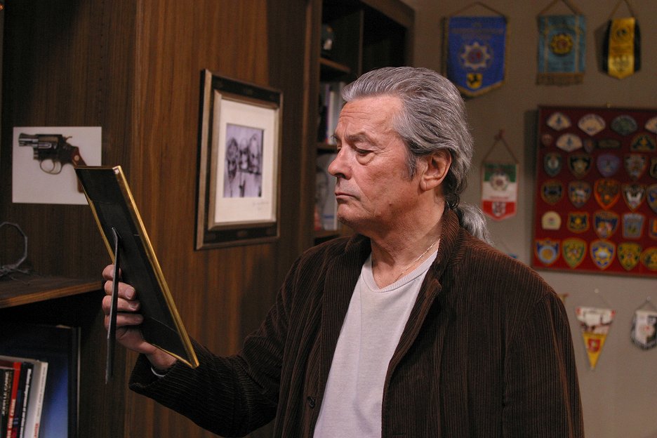 Frank Riva - Muž odnikud (S01E01) (2003) | ČSFD.cz