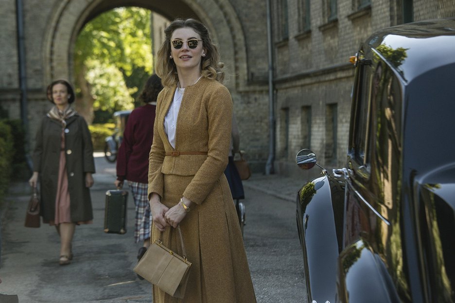 Zdravotní škola - Nové časy (S01E01) (2018) | ČSFD.cz