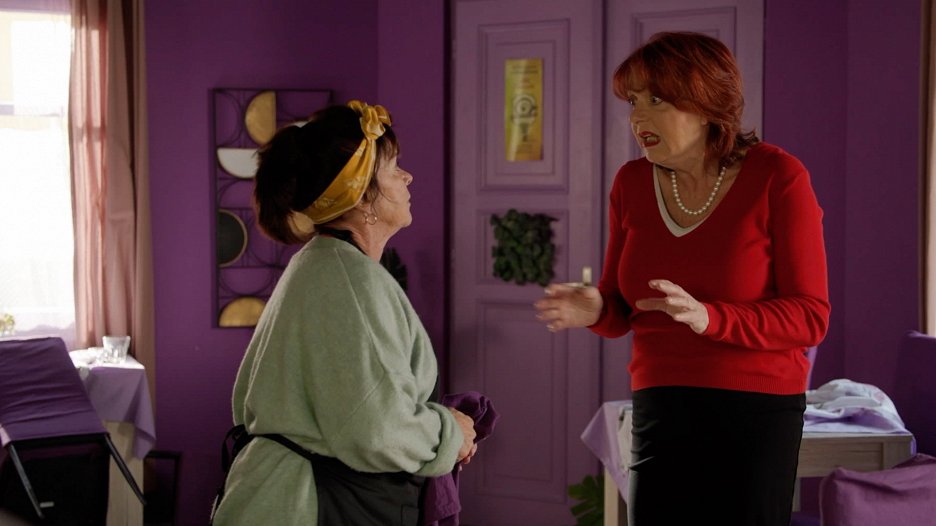 Keresztanyu - Macskajaj (S03E68) (2022) | ČSFD.cz