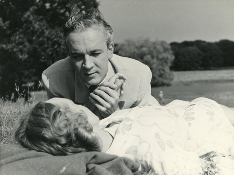 Oktober-Roser (1946) | ČSFD.cz