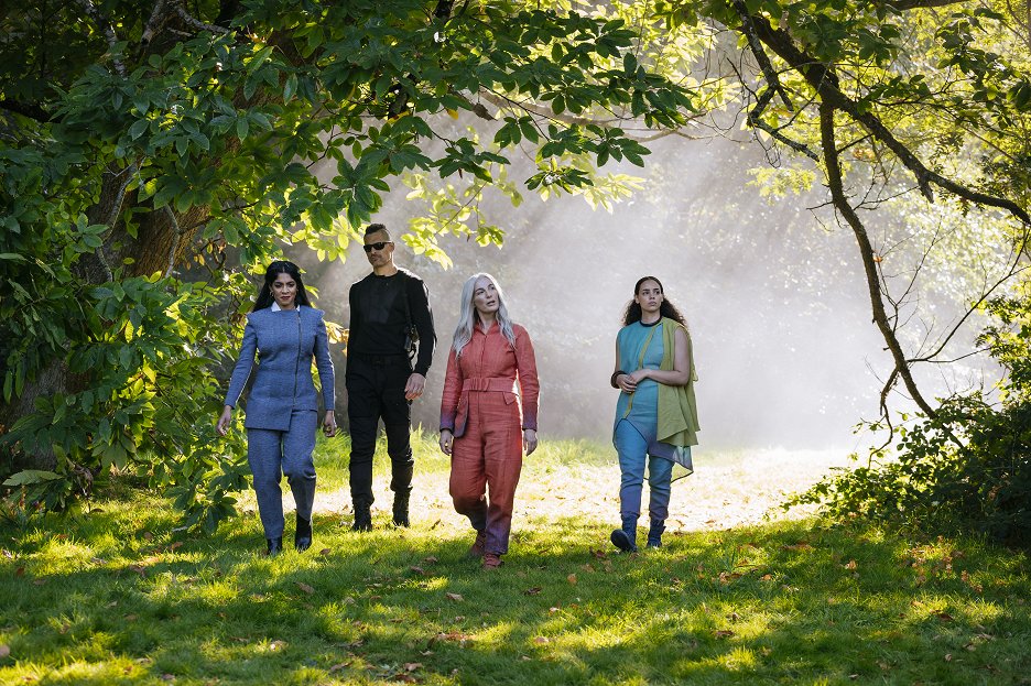 Moonhaven - The Pilot (E01) (2022) | ČSFD.sk