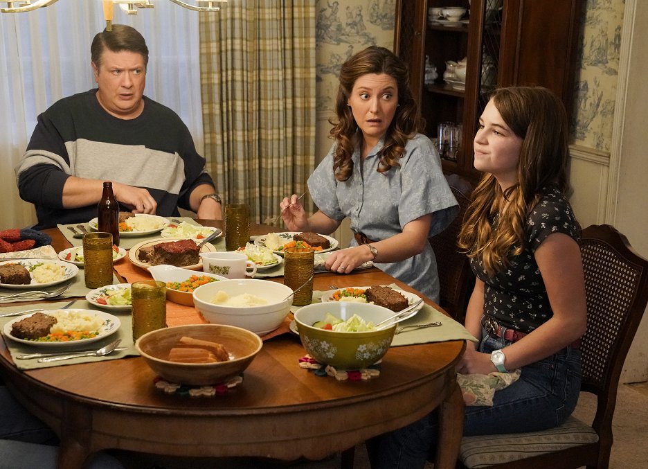 Young Sheldon - Uncle Sheldon and a Hormonal Firecracker (S05E20) (2022 ...