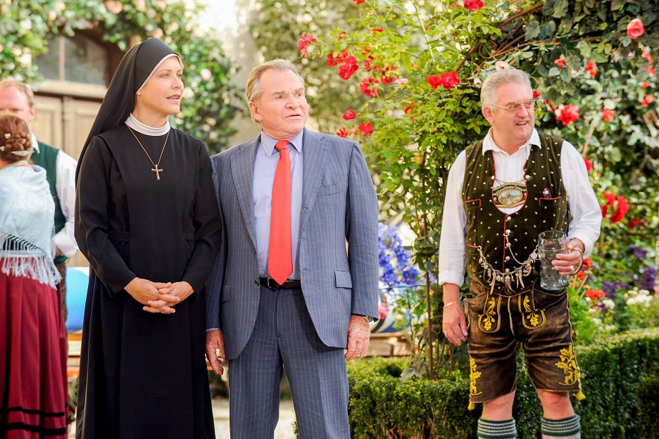 Um Himmels Willen - Der Maibaum (S14E08) (2015) | ČSFD.cz