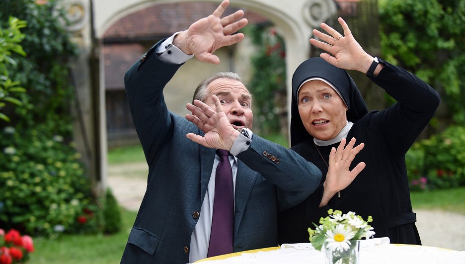 Um Himmels Willen - Ein Mann zu viel (S15E01) (2016) | ČSFD.cz