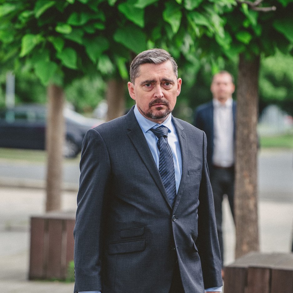 Za všetkým hľadaj ženu (2022) | ČSFD.sk