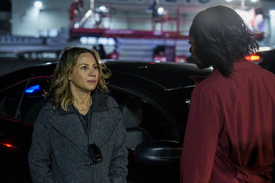 East New York - Pilot (E01) (2022) | ČSFD.cz