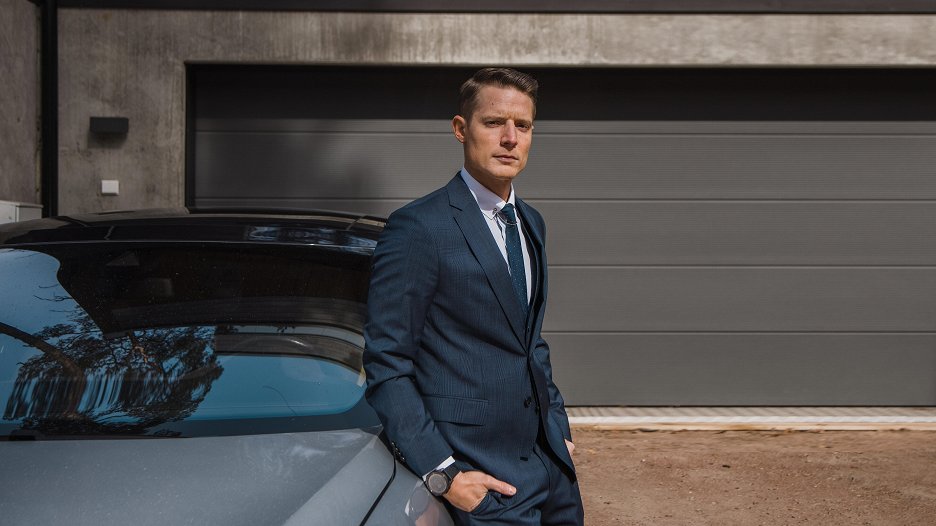 Exit - Kim Helasvuo (E01) (2022) | ČSFD.cz