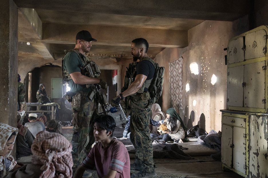 Tým SEAL - Phantom Pattern (S06E04) (2022) | ČSFD.cz