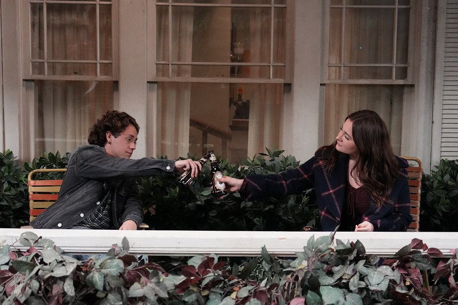 The Conners - Parent Traps and Heart Attacks (S05E04) (2022) | ČSFD.cz