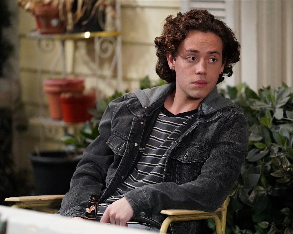 The Conners - Parent Traps and Heart Attacks (S05E04) (2022) | ČSFD.cz