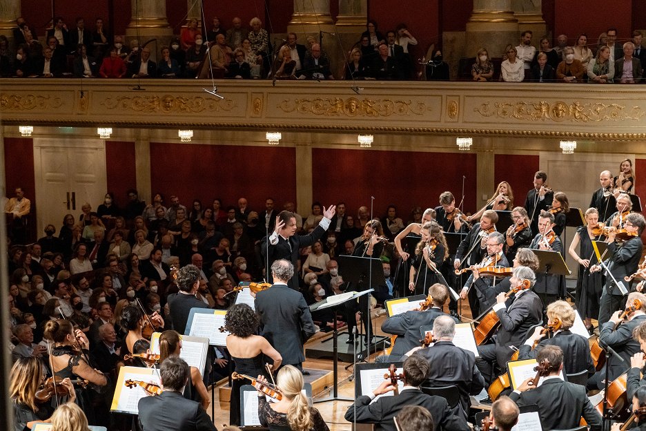 Teodor Currentzis: Utopia (2022) | ČSFD.cz