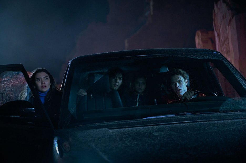 Vampire Academy - Near Guard, Far Guard (E05) (2022) | Creators | ČSFD.cz